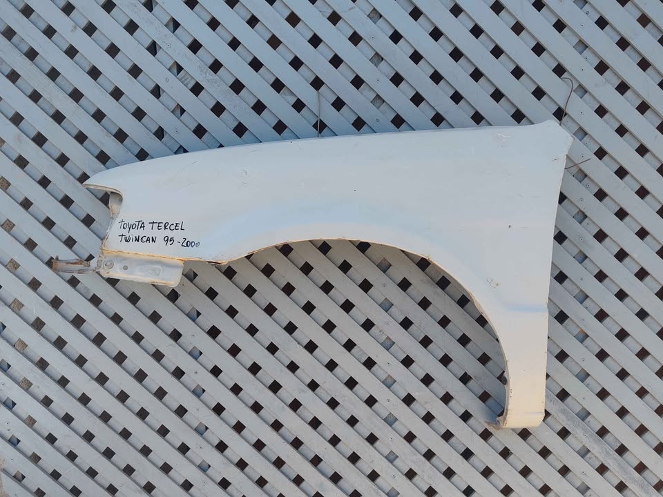Tapabarro izquierdo Toyota Tercel 1995 - 2000 - Desarmaduria kike