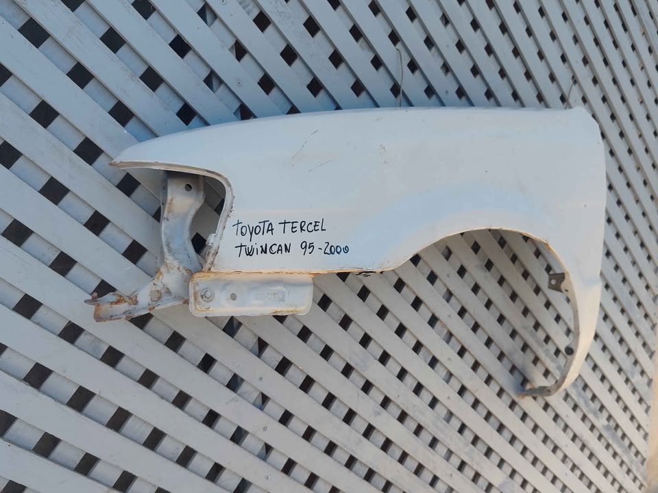 Tapabarro izquierdo Toyota Tercel 1995 - 2000 - Desarmaduria kike